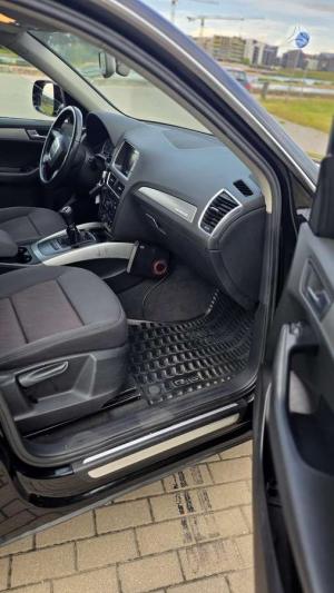 Pelēks Audi Q5 2009 Kauņa, ar dzinēja tilpumu 1.97 L un nobraukumu 320 tūkst. km par 6850 €, foto 16 vietnē AUTOMOTO.COM.LV