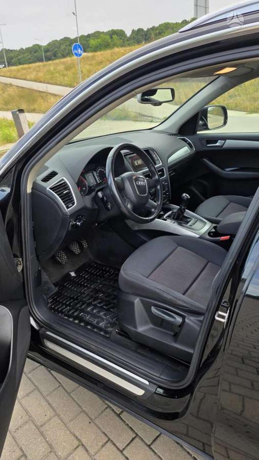 Pelēks Audi Q5 2009 Kauņa, ar dzinēja tilpumu 1.97 L un nobraukumu 320 tūkst. km par 6850 €, foto 18 vietnē AUTOMOTO.COM.LV