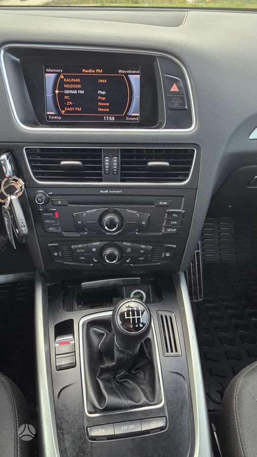 Pelēks Audi Q5 2009 Kauņa, ar dzinēja tilpumu 1.97 L un nobraukumu 320 tūkst. km par 6850 €, foto 21 vietnē AUTOMOTO.COM.LV