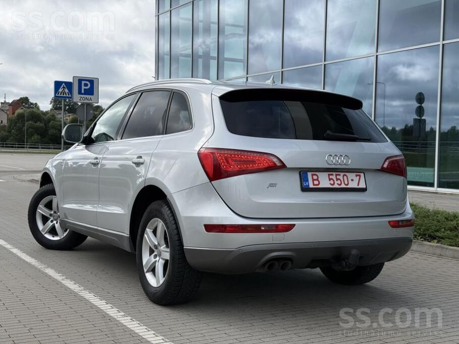 Grey Audi Q5 2009 in Rezekne, with an engine capacity of 2.00 L and mileage of 303 thousand km for 8990 €, photo 5 on AUTOMOTO.COM.LV