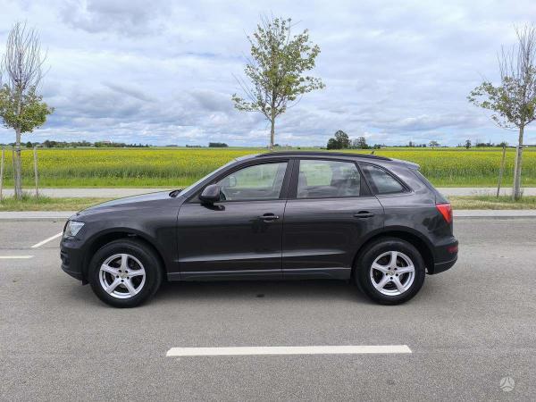 Audi Q5 2009 in Marijampole on AUTOMOTO.COM.LV Grey Audi Q5 2009 in Marijampole, with an engine capacity of 1.97 L and mileage of 290 thousand km for 6999 €, photo 5 on AUTOMOTO.COM.LV