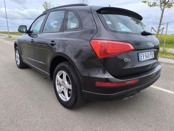 Audi Q5 2009 in Marijampole on AUTOMOTO.COM.LV Grey Audi Q5 2009 in Marijampole, with an engine capacity of 1.97 L and mileage of 290 thousand km for 6999 €, photo 11 on AUTOMOTO.COM.LV