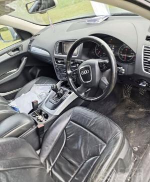 Grey Audi Q5 2009 in Jelgava, with an engine capacity of 2.00 L and mileage of 205 thousand km for 2850 €, photo 9 on AUTOMOTO.COM.LV