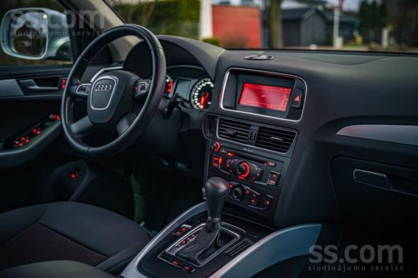 Pelēks Audi Q5 2010 Rīga, ar dzinēja tilpumu 2.00 L un nobraukumu 0 tūkst. km par 8990 €, foto 7 vietnē AUTOMOTO.COM.LV