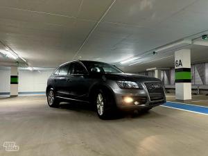 Pelēks Audi Q5 2010 Viļņa, ar dzinēja tilpumu 2.00 L un nobraukumu 138 tūkst. km par 10500 €, foto 2 vietnē AUTOMOTO.COM.LV