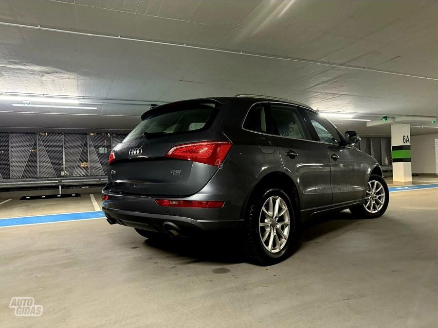 Pelēks Audi Q5 2010 Viļņa, ar dzinēja tilpumu 2.00 L un nobraukumu 138 tūkst. km par 10500 €, foto 3 vietnē AUTOMOTO.COM.LV