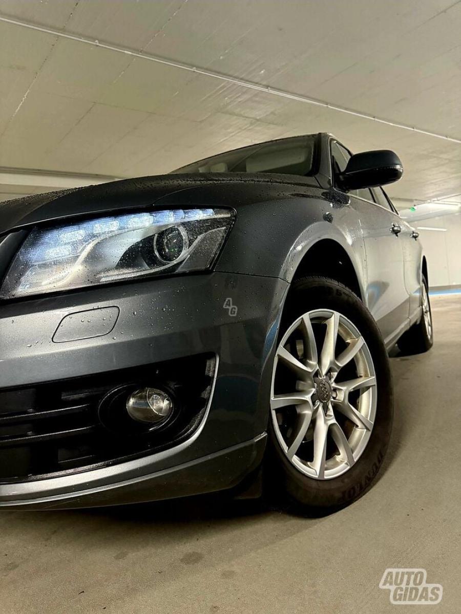 Pelēks Audi Q5 2010 Viļņa, ar dzinēja tilpumu 2.00 L un nobraukumu 138 tūkst. km par 10500 €, foto 5 vietnē AUTOMOTO.COM.LV