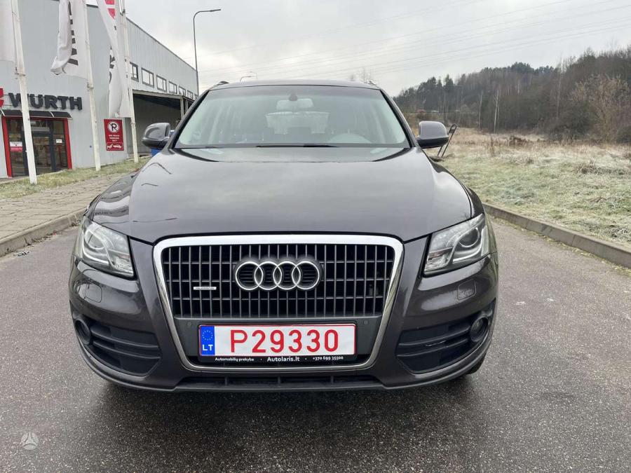 Grey Audi Q5 2010 in Vilnius, with an engine capacity of 1.98 L and mileage of 248 thousand km for 8650 €, photo 2 on AUTOMOTO.COM.LV