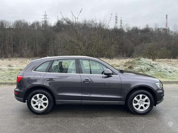 Grey Audi Q5 2010 in Vilnius, with an engine capacity of 1.98 L and mileage of 248 thousand km for 8650 €, photo 4 on AUTOMOTO.COM.LV
