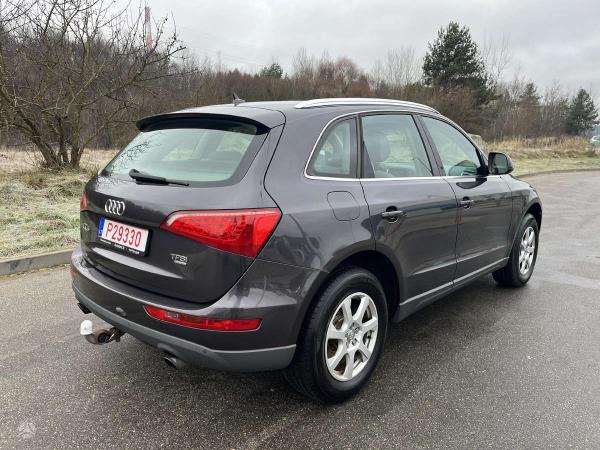 Grey Audi Q5 2010 in Vilnius, with an engine capacity of 1.98 L and mileage of 248 thousand km for 8650 €, photo 5 on AUTOMOTO.COM.LV