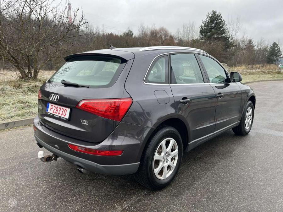 Grey Audi Q5 2010 in Vilnius, with an engine capacity of 1.98 L and mileage of 248 thousand km for 8650 €, photo 5 on AUTOMOTO.COM.LV