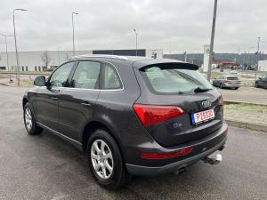 Grey Audi Q5 2010 in Vilnius, with an engine capacity of 1.98 L and mileage of 248 thousand km for 8650 €, photo 7 on AUTOMOTO.COM.LV