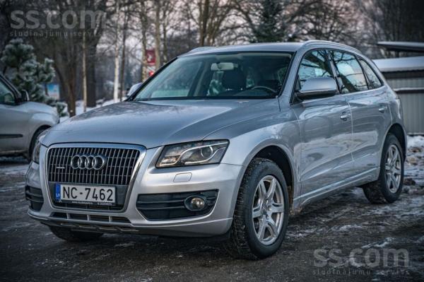 Grey Audi Q5 2010 in Riga, with an engine capacity of 2.00 L and mileage of 0 thousand km for 8990 €, photo 1 on AUTOMOTO.COM.LV