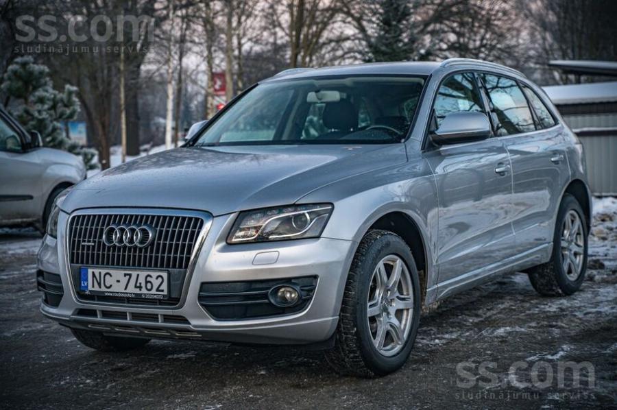 Grey Audi Q5 2010 in Riga, with an engine capacity of 2.00 L and mileage of 0 thousand km for 8990 €, photo 1 on AUTOMOTO.COM.LV