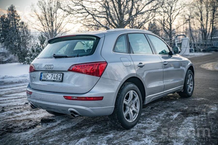 Grey Audi Q5 2010 in Riga, with an engine capacity of 2.00 L and mileage of 0 thousand km for 8990 €, photo 4 on AUTOMOTO.COM.LV