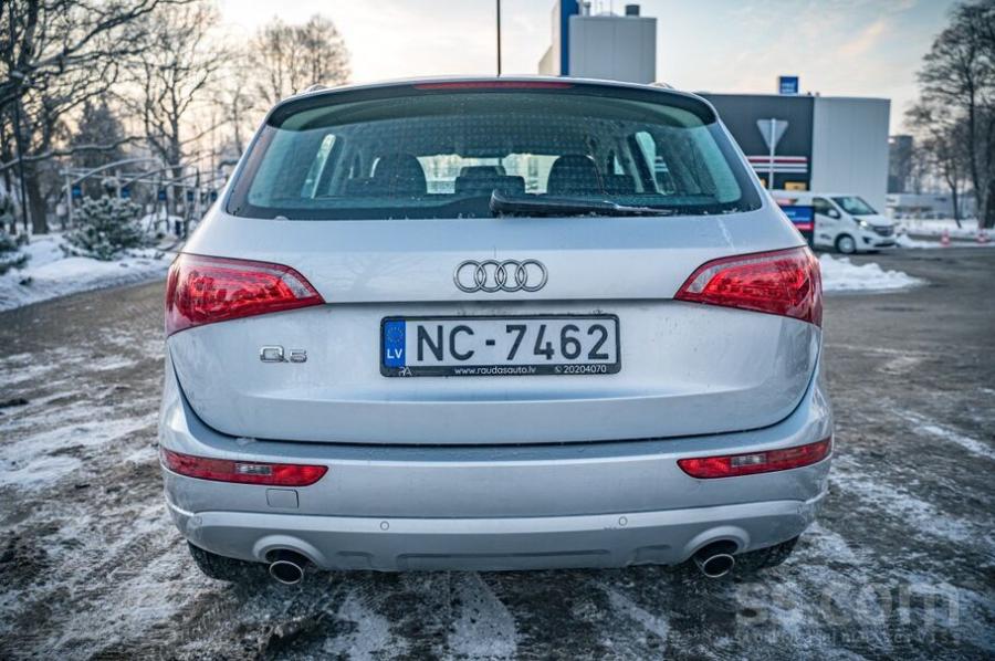 Grey Audi Q5 2010 in Riga, with an engine capacity of 2.00 L and mileage of 0 thousand km for 8990 €, photo 5 on AUTOMOTO.COM.LV