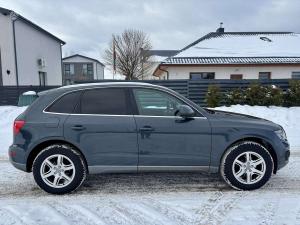Grey Audi Q5 2010 in Vilnius, with an engine capacity of 1.98 L and mileage of 230 thousand km for 6500 €, photo 2 on AUTOMOTO.COM.LV
