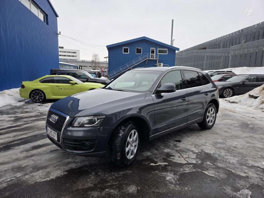 Grey Audi Q5 2010 in Vilnius, with an engine capacity of 1.97 L and mileage of 307 thousand km for 7300 €, photo 1 on AUTOMOTO.COM.LV