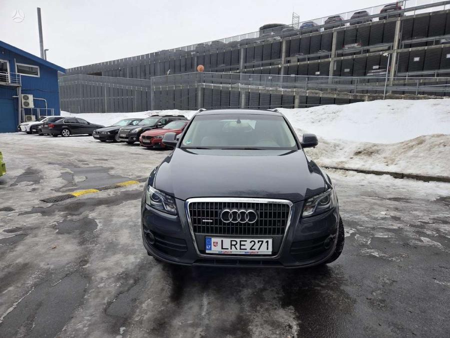 Grey Audi Q5 2010 in Vilnius, with an engine capacity of 1.97 L and mileage of 307 thousand km for 7300 €, photo 2 on AUTOMOTO.COM.LV