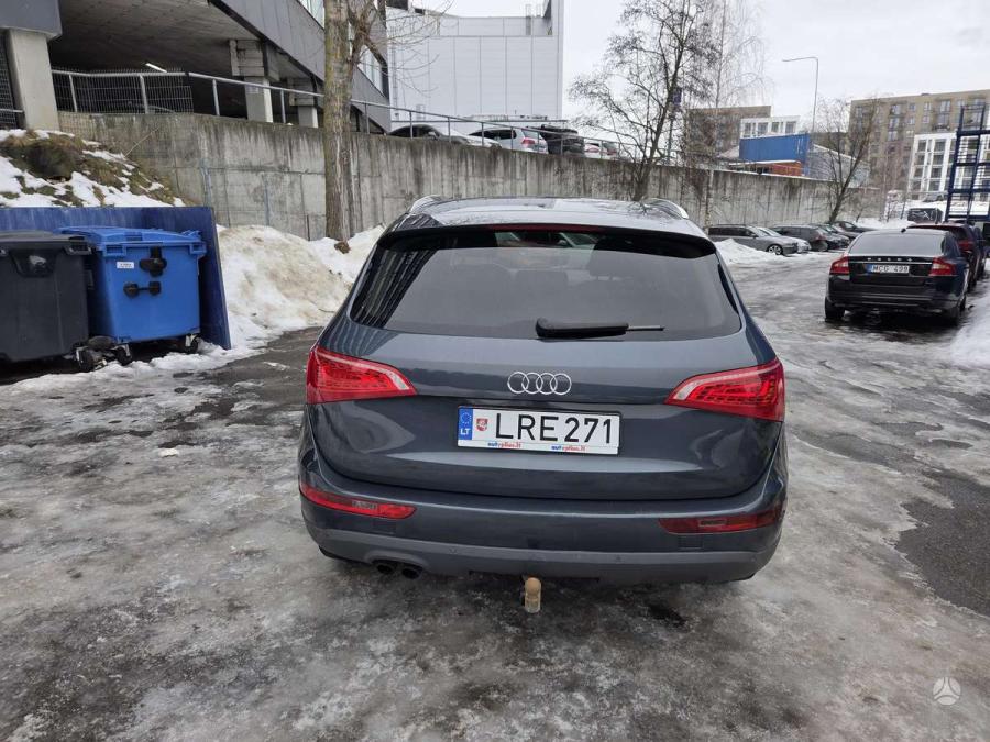 Grey Audi Q5 2010 in Vilnius, with an engine capacity of 1.97 L and mileage of 307 thousand km for 7300 €, photo 5 on AUTOMOTO.COM.LV
