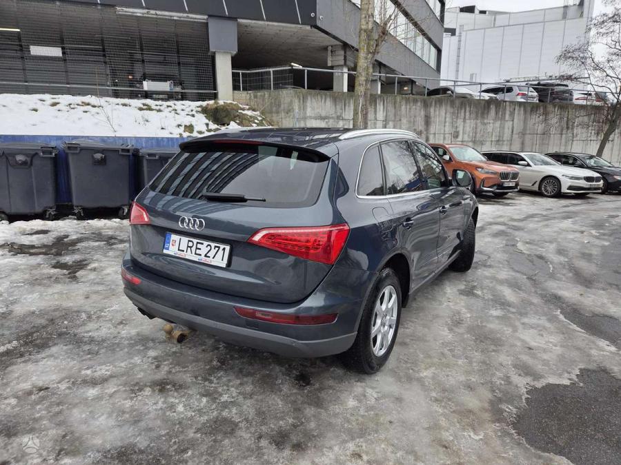 Grey Audi Q5 2010 in Vilnius, with an engine capacity of 1.97 L and mileage of 307 thousand km for 7300 €, photo 6 on AUTOMOTO.COM.LV