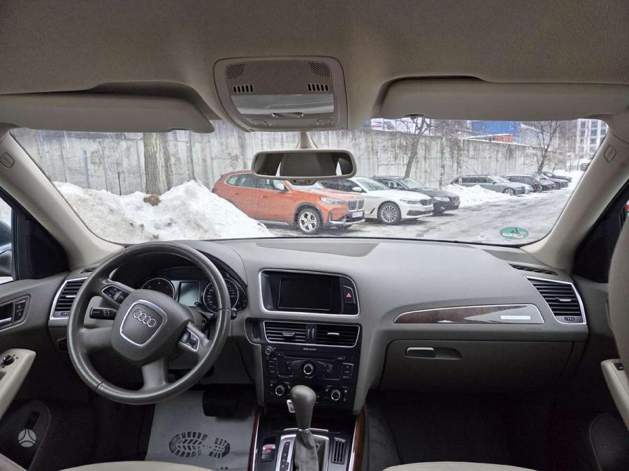 Grey Audi Q5 2010 in Vilnius, with an engine capacity of 1.97 L and mileage of 307 thousand km for 7300 €, photo 17 on AUTOMOTO.COM.LV