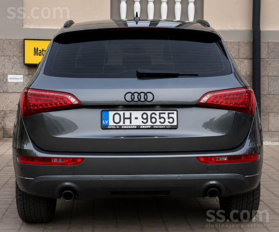 Grey Audi Q5 2010 in Jelgava, with an engine capacity of 3.00 L and mileage of 303 thousand km for 9599 €, photo 5 on AUTOMOTO.COM.LV