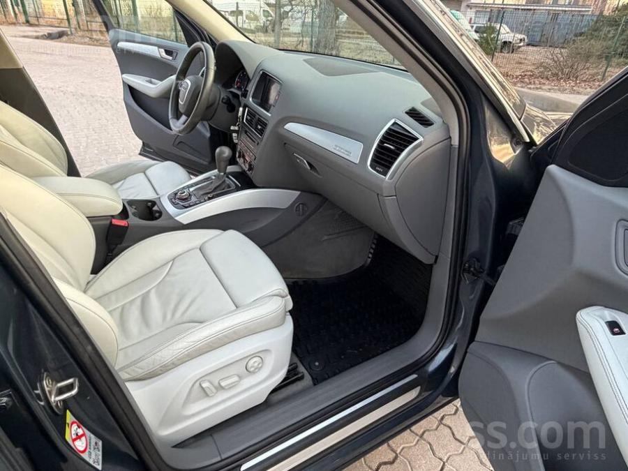 Pelēks Audi Q5 2010 Rīga, ar dzinēja tilpumu 3.00 L un nobraukumu 0 tūkst. km par 8550 €, foto 26 vietnē AUTOMOTO.COM.LV