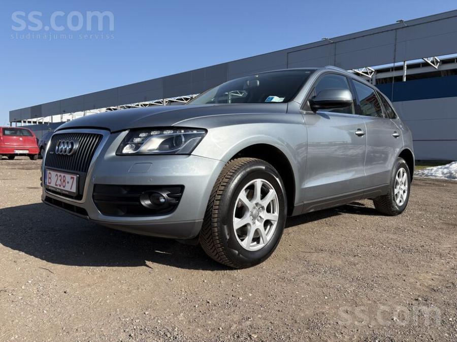 Pelēks Audi Q5 2010 Daugavpils, ar dzinēja tilpumu 2.00 L un nobraukumu 227 tūkst. km par 9250 €, foto 1 vietnē AUTOMOTO.COM.LV