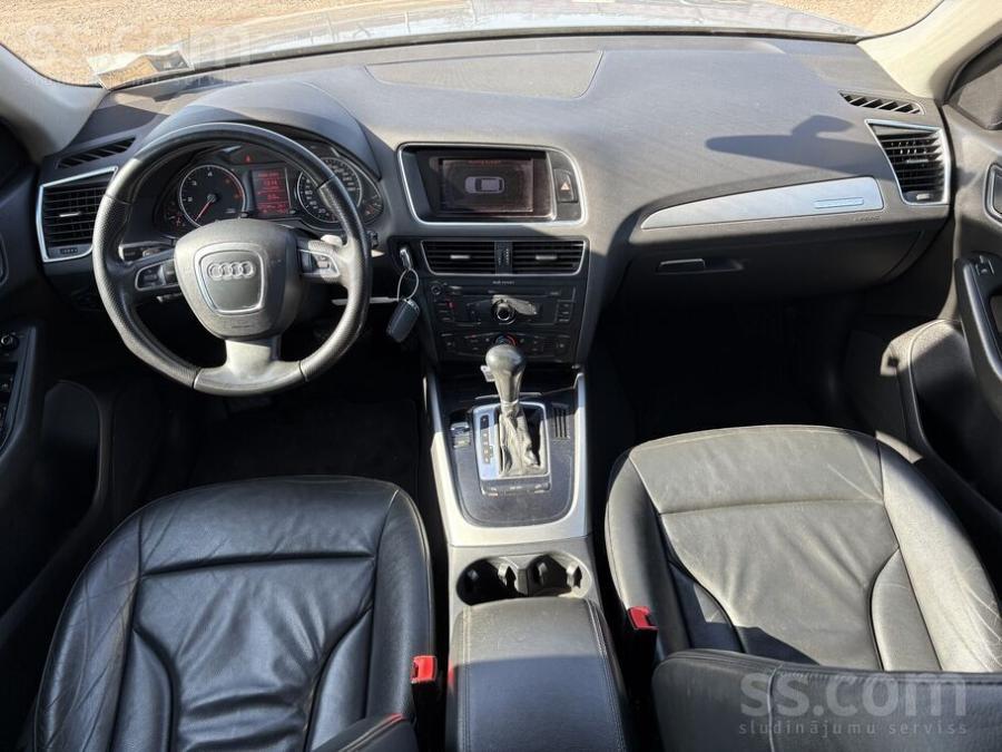 Pelēks Audi Q5 2010 Daugavpils, ar dzinēja tilpumu 2.00 L un nobraukumu 227 tūkst. km par 9250 €, foto 10 vietnē AUTOMOTO.COM.LV
