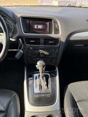 Pelēks Audi Q5 2010 Daugavpils, ar dzinēja tilpumu 2.00 L un nobraukumu 227 tūkst. km par 9250 €, foto 12 vietnē AUTOMOTO.COM.LV