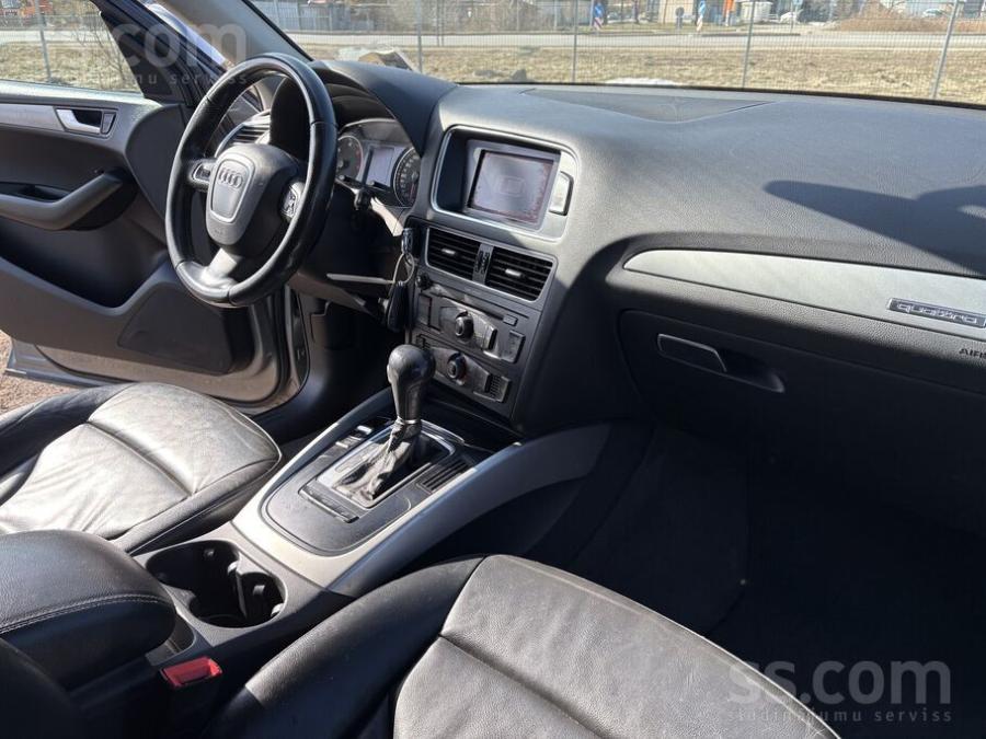 Pelēks Audi Q5 2010 Daugavpils, ar dzinēja tilpumu 2.00 L un nobraukumu 227 tūkst. km par 9250 €, foto 23 vietnē AUTOMOTO.COM.LV