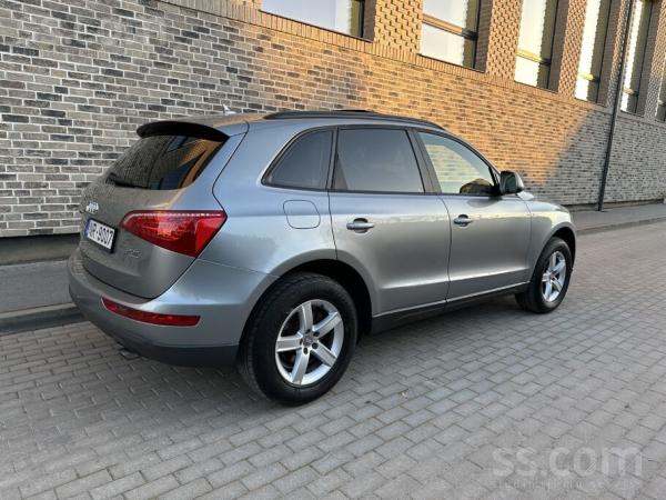 Grey Audi Q5 2010 in Tukums, with an engine capacity of 2.00 L and mileage of 185 thousand km for 7990 €, photo 2 on AUTOMOTO.COM.LV