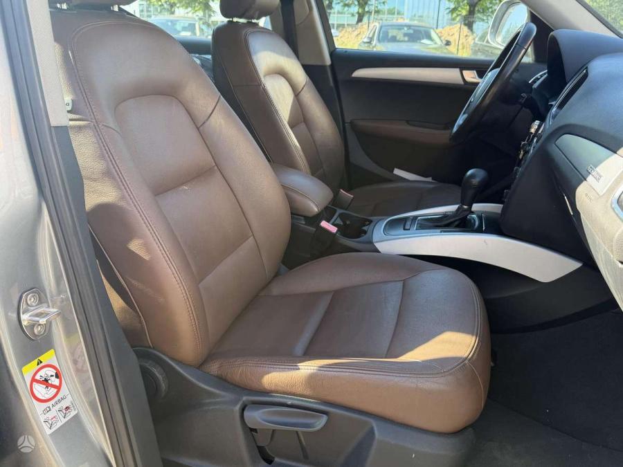 Pelēks Audi Q5 2010 Kauņa, ar dzinēja tilpumu 2.00 L un nobraukumu 276 tūkst. km par 8950 €, foto 19 vietnē AUTOMOTO.COM.LV