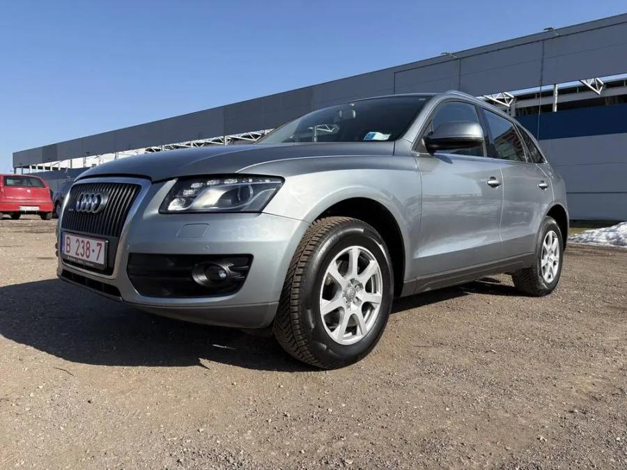 Grey Audi Q5 2010 in Daugavpils, with an engine capacity of 2.00 L and mileage of 227 thousand km for 9250 €, photo 1 on AUTOMOTO.COM.LV