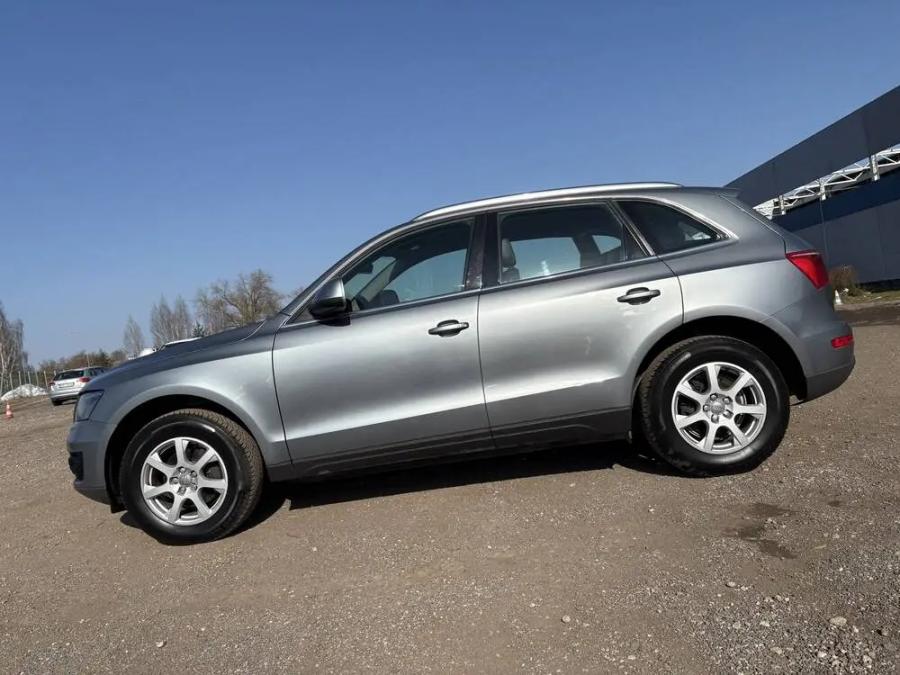 Grey Audi Q5 2010 in Daugavpils, with an engine capacity of 2.00 L and mileage of 227 thousand km for 9250 €, photo 3 on AUTOMOTO.COM.LV
