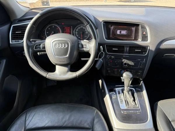 Grey Audi Q5 2010 in Daugavpils, with an engine capacity of 2.00 L and mileage of 227 thousand km for 9250 €, photo 10 on AUTOMOTO.COM.LV