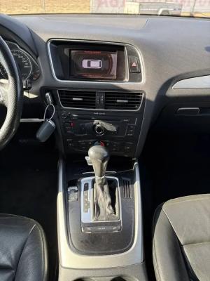 Grey Audi Q5 2010 in Daugavpils, with an engine capacity of 2.00 L and mileage of 227 thousand km for 9250 €, photo 12 on AUTOMOTO.COM.LV