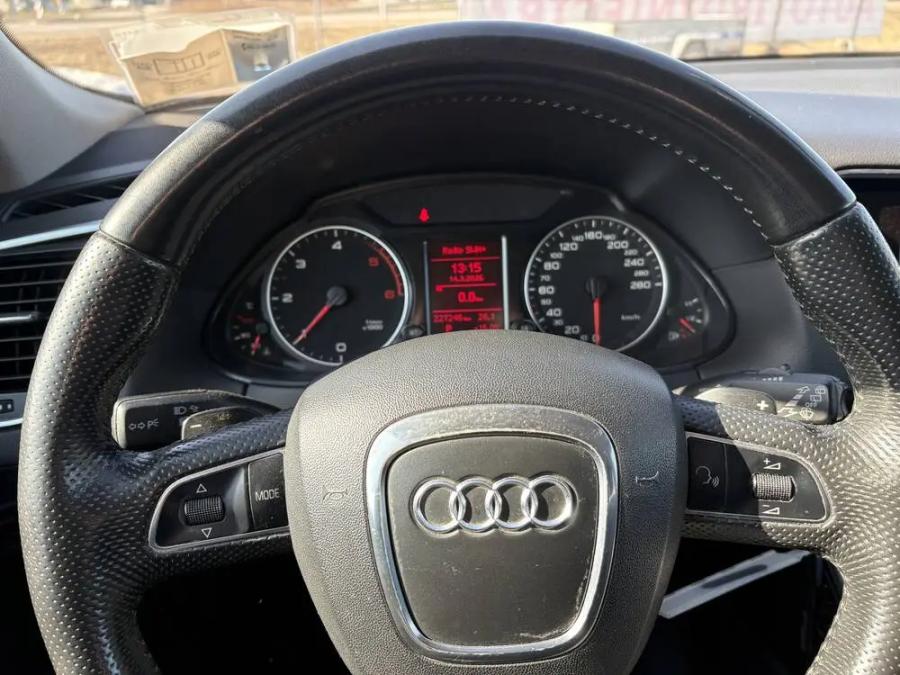 Grey Audi Q5 2010 in Daugavpils, with an engine capacity of 2.00 L and mileage of 227 thousand km for 9250 €, photo 13 on AUTOMOTO.COM.LV