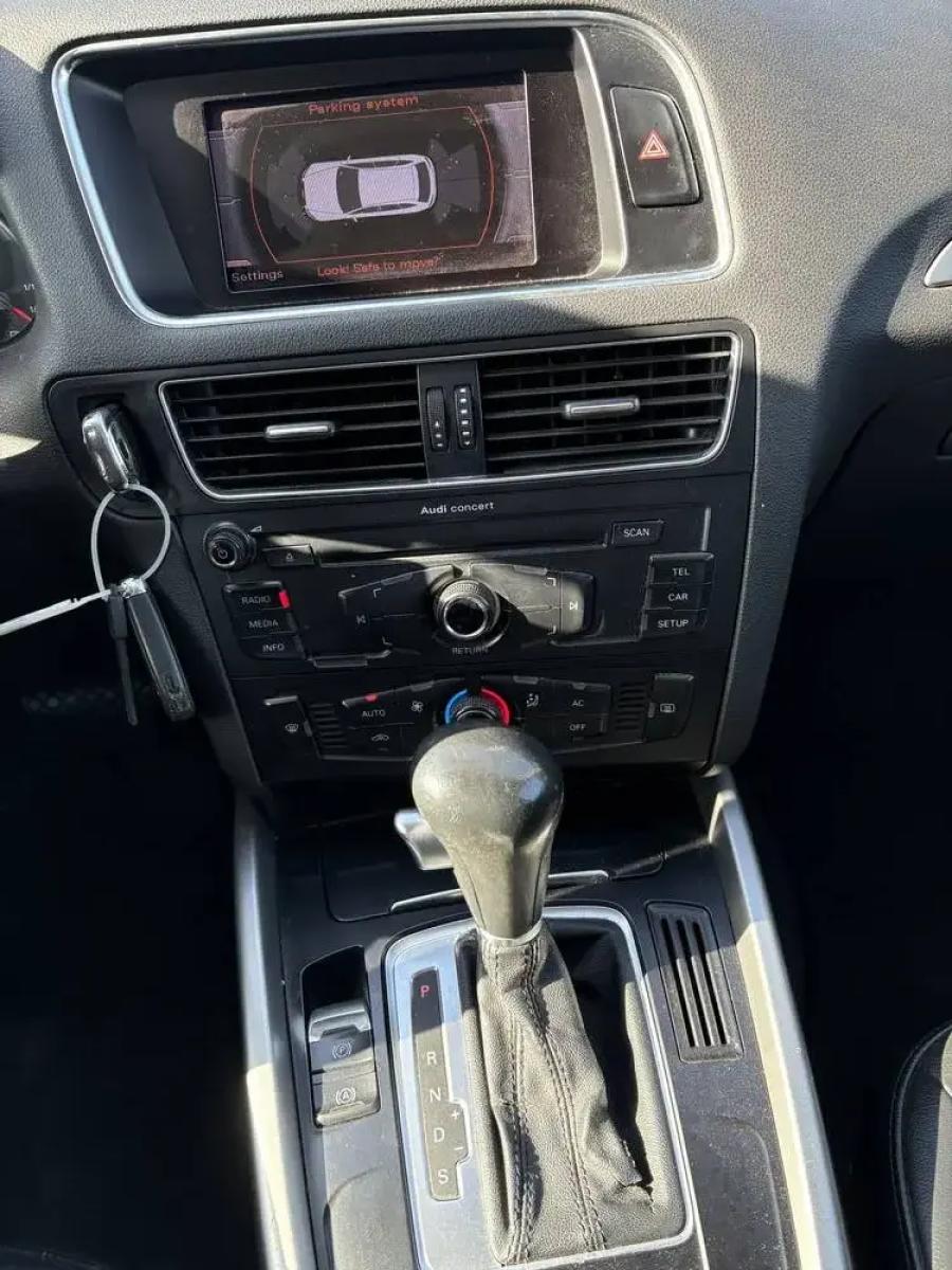 Grey Audi Q5 2010 in Daugavpils, with an engine capacity of 2.00 L and mileage of 227 thousand km for 9250 €, photo 17 on AUTOMOTO.COM.LV