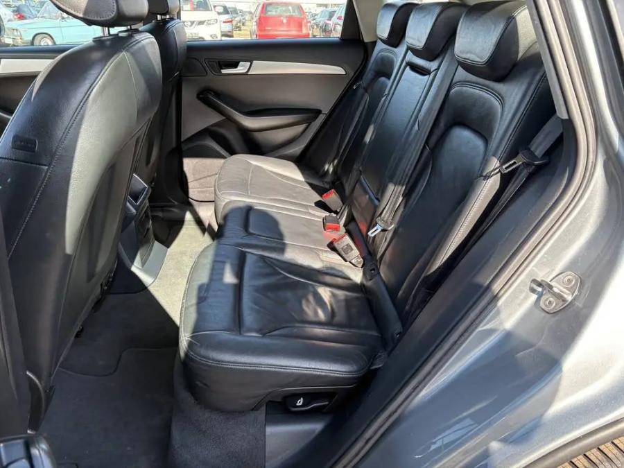 Grey Audi Q5 2010 in Daugavpils, with an engine capacity of 2.00 L and mileage of 227 thousand km for 9250 €, photo 20 on AUTOMOTO.COM.LV