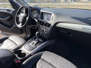 Grey Audi Q5 2010 in Daugavpils, with an engine capacity of 2.00 L and mileage of 227 thousand km for 9250 €, photo 23 on AUTOMOTO.COM.LV