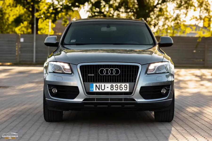 Grey Audi Q5 2010 in Jelgava, with an engine capacity of 2.00 L and mileage of 240 thousand km for 7200 €, photo 4 on AUTOMOTO.COM.LV