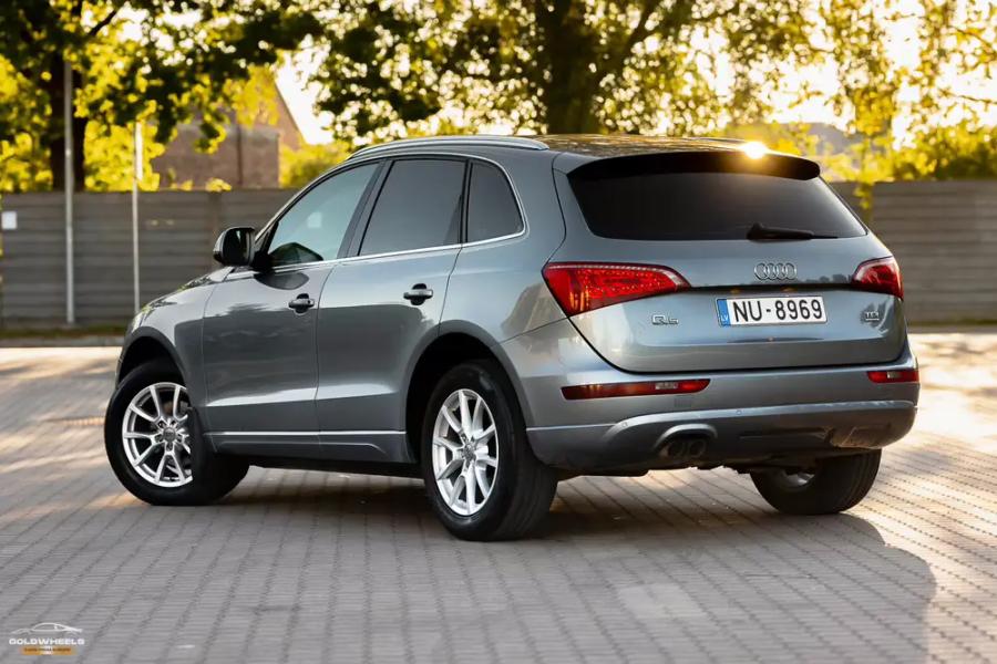 Grey Audi Q5 2010 in Jelgava, with an engine capacity of 2.00 L and mileage of 240 thousand km for 7200 €, photo 5 on AUTOMOTO.COM.LV