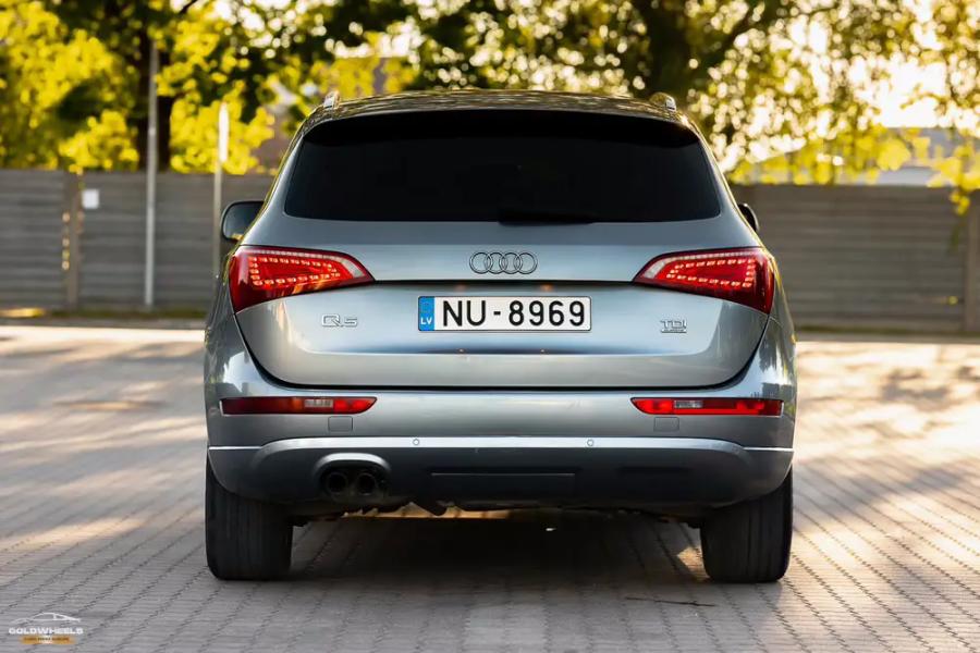 Grey Audi Q5 2010 in Jelgava, with an engine capacity of 2.00 L and mileage of 240 thousand km for 7200 €, photo 7 on AUTOMOTO.COM.LV