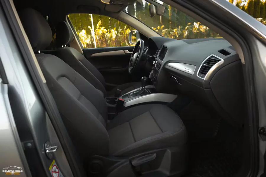 Grey Audi Q5 2010 in Jelgava, with an engine capacity of 2.00 L and mileage of 240 thousand km for 7200 €, photo 16 on AUTOMOTO.COM.LV