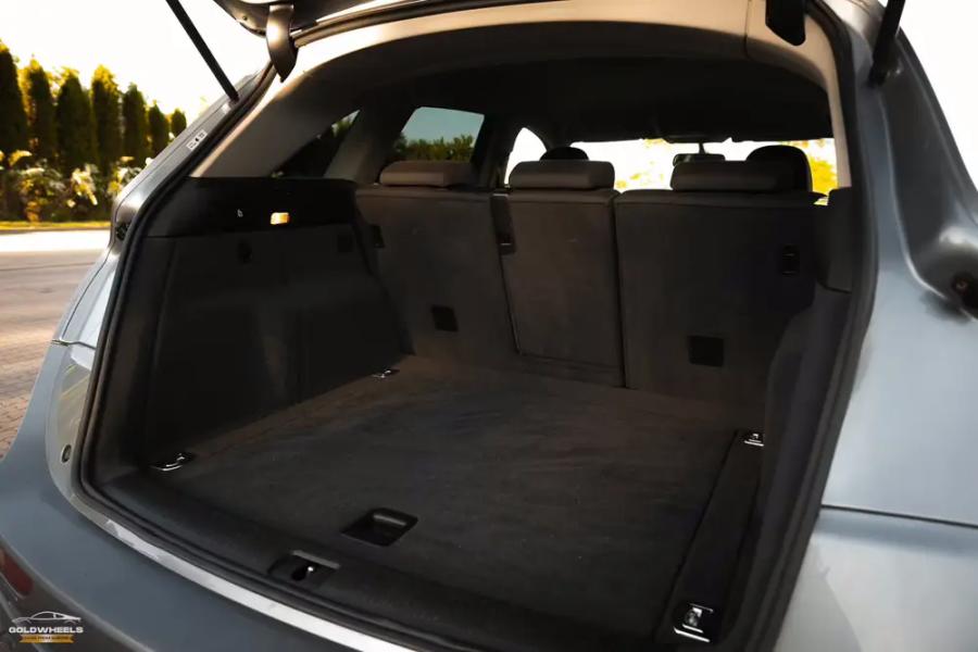 Grey Audi Q5 2010 in Jelgava, with an engine capacity of 2.00 L and mileage of 240 thousand km for 7200 €, photo 18 on AUTOMOTO.COM.LV