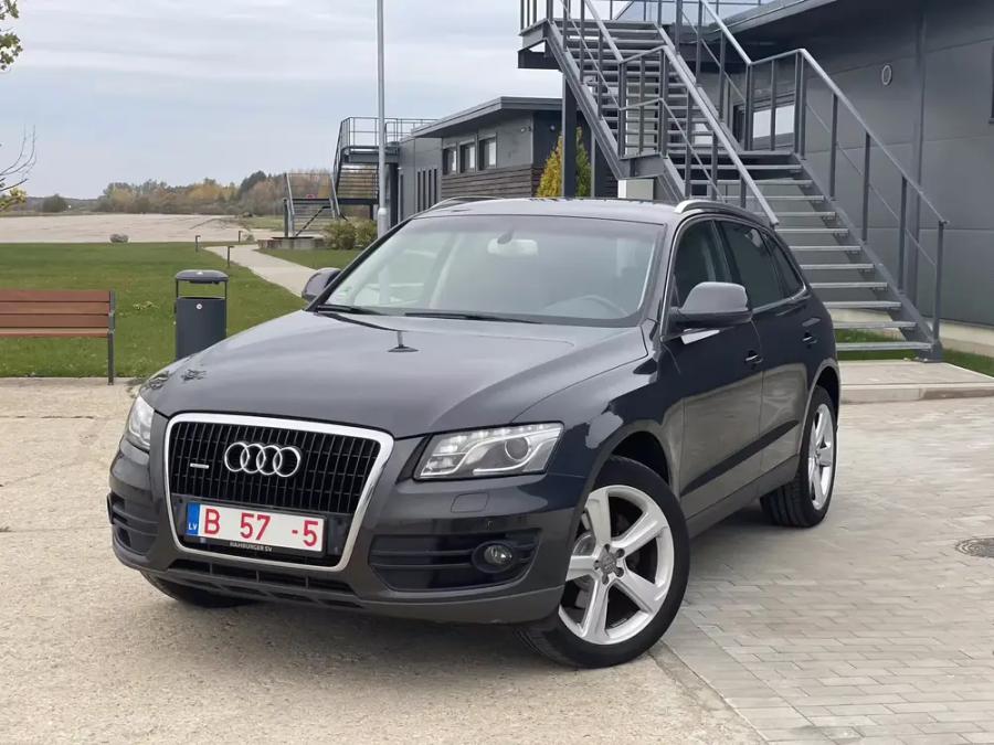 Grey Audi Q5 2010 in Riga, with an engine capacity of 2.00 L and mileage of 239 thousand km for 6500 €, photo 1 on AUTOMOTO.COM.LV