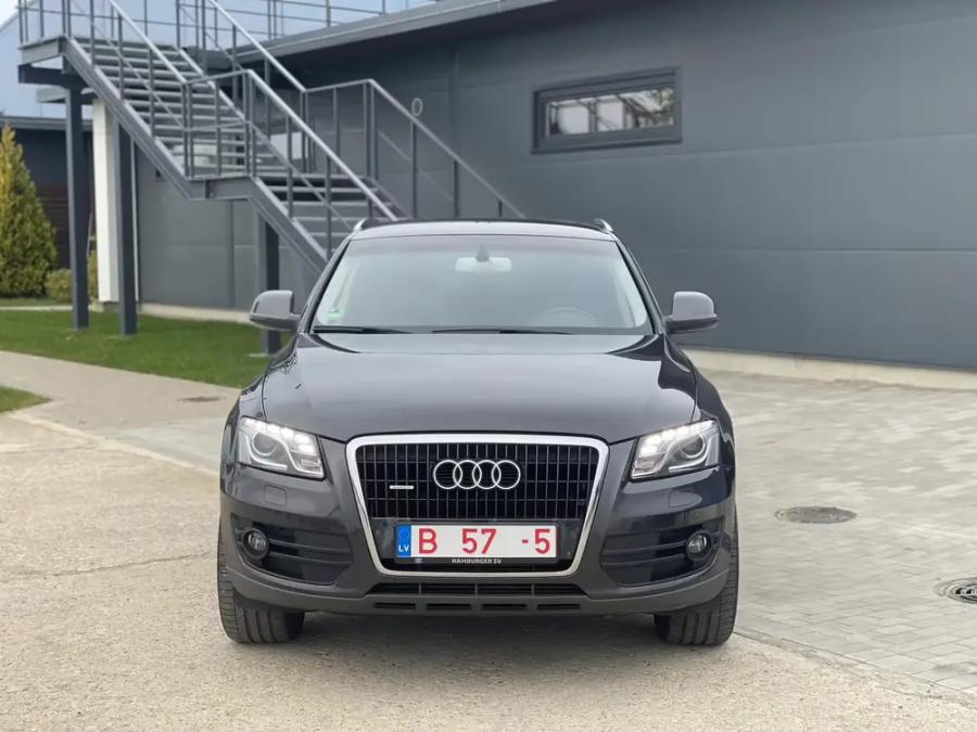 Grey Audi Q5 2010 in Riga, with an engine capacity of 2.00 L and mileage of 239 thousand km for 6500 €, photo 4 on AUTOMOTO.COM.LV