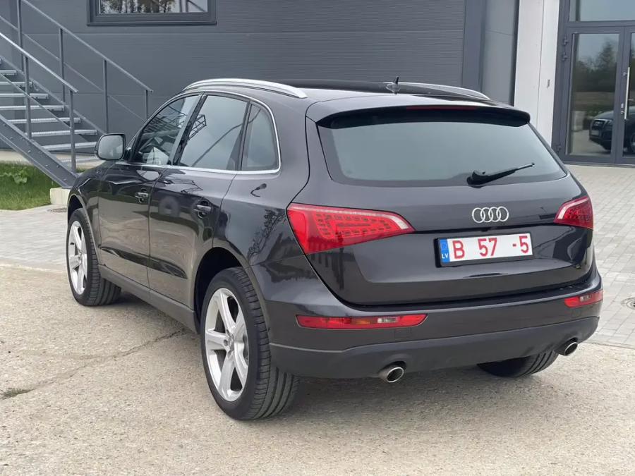 Grey Audi Q5 2010 in Riga, with an engine capacity of 2.00 L and mileage of 239 thousand km for 6500 €, photo 5 on AUTOMOTO.COM.LV